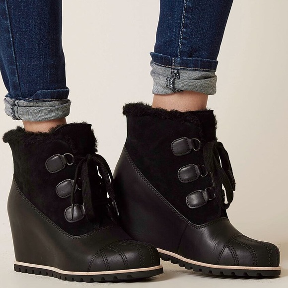 UGG | Shoes | Uggs Alasdair Black Wedge Boots Sheepskin | Poshmark